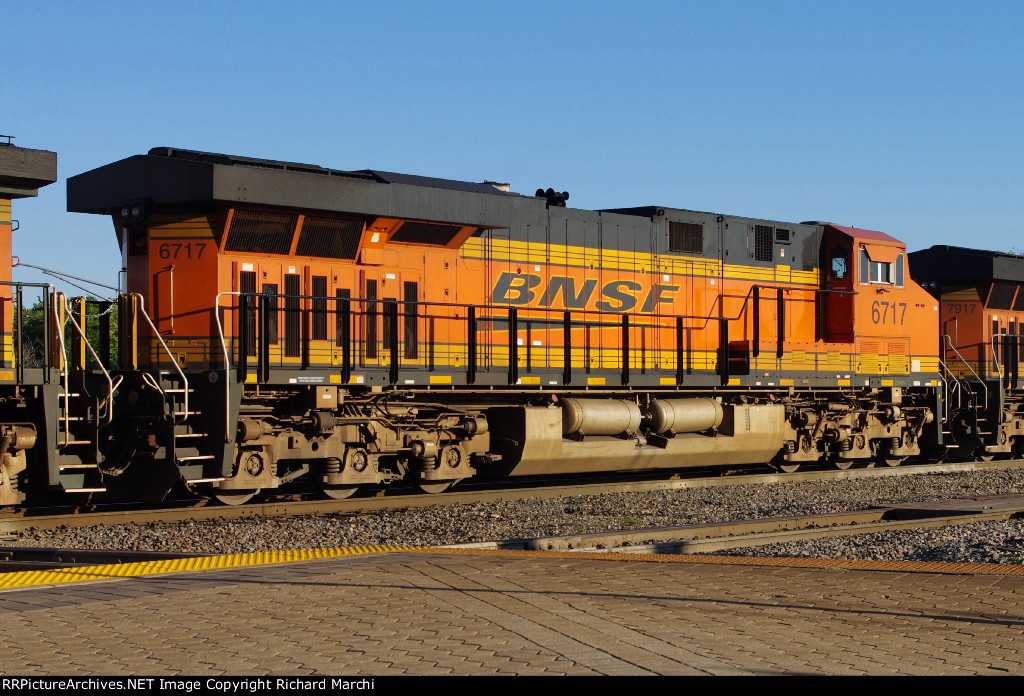 BNSF 6717